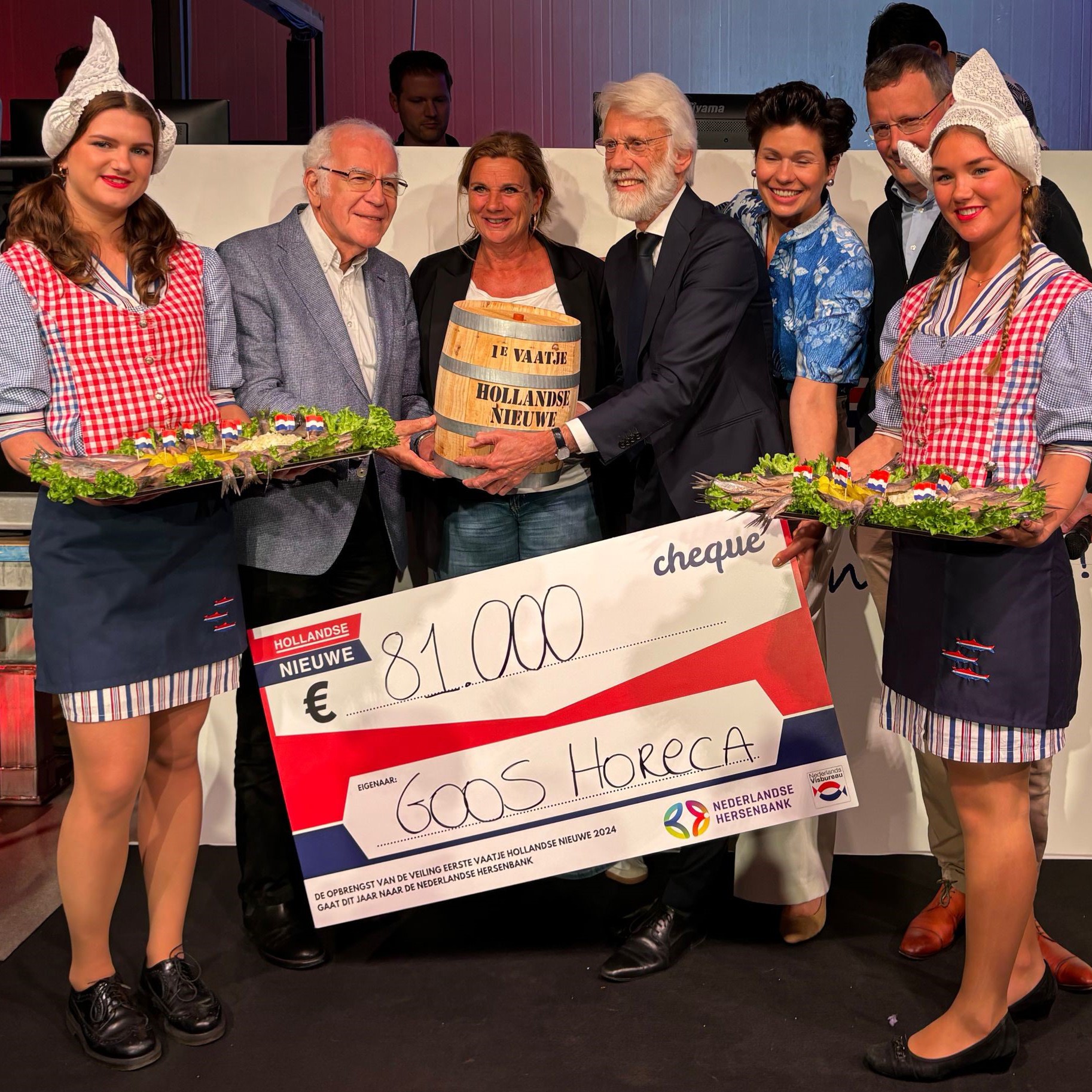 Eerste vaatje Hollandse Nieuwe voor Goos Horeca